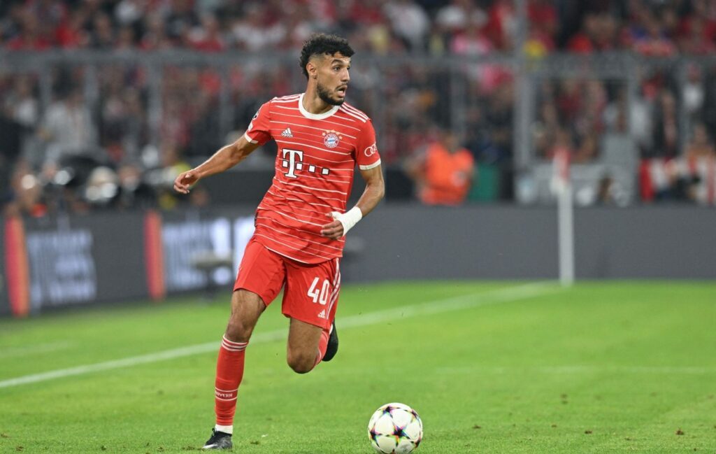 Mazraoui enjoys the competition with Pavard: „We bring the best out of ...