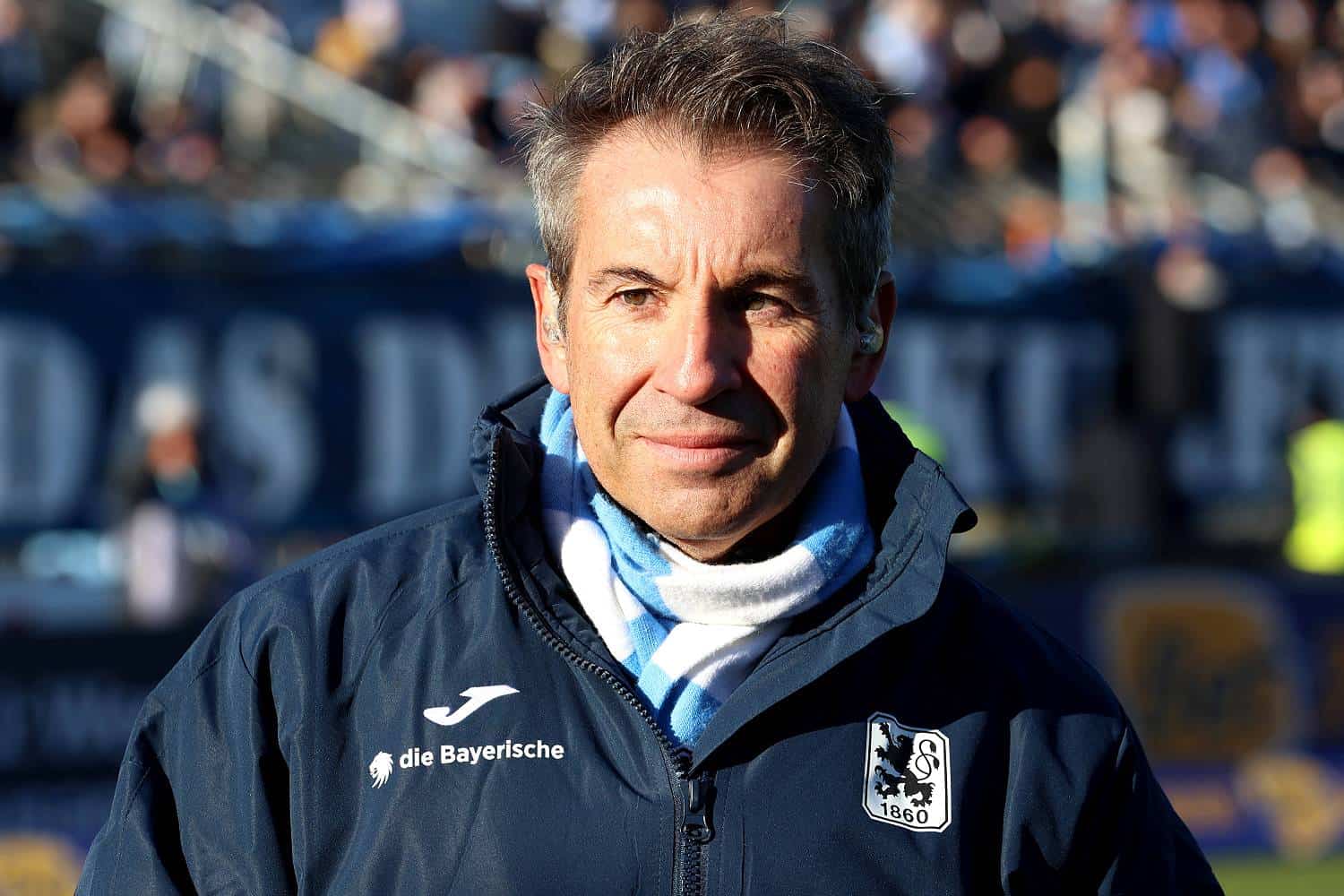 1860 boss shocked by fan banner: "FC Bayern insulted me personally ...