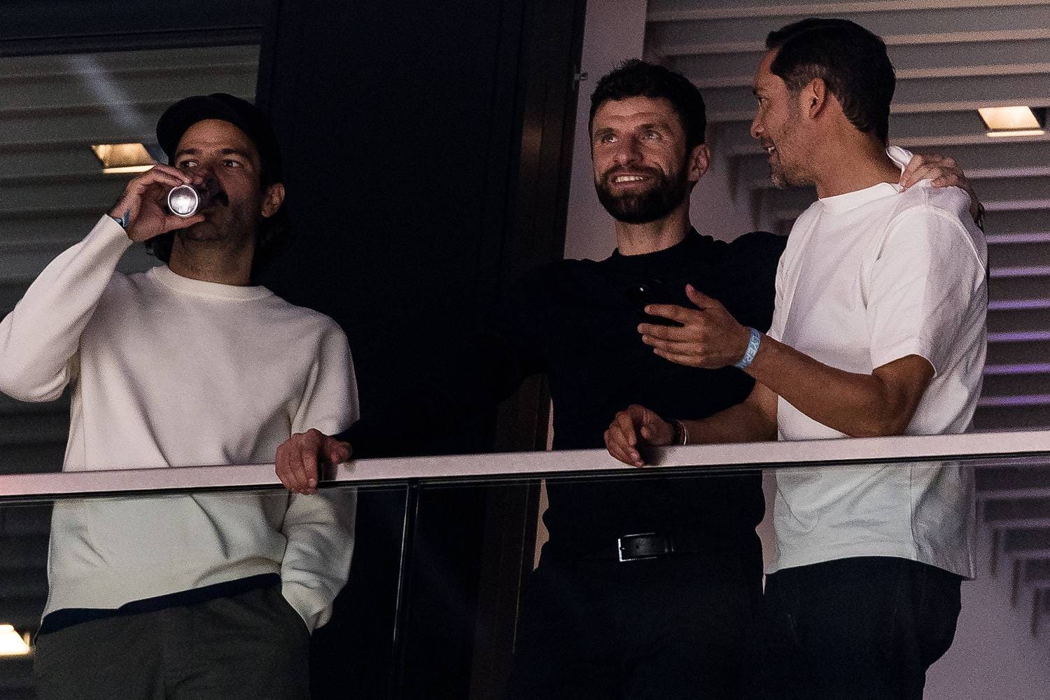 At Bayern basketball: Müller goes viral with grandstand show ...