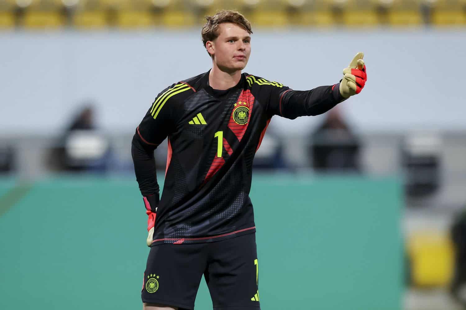 Neuer injury as an opportunity: Is Jonas Urbig now playing his way to ...