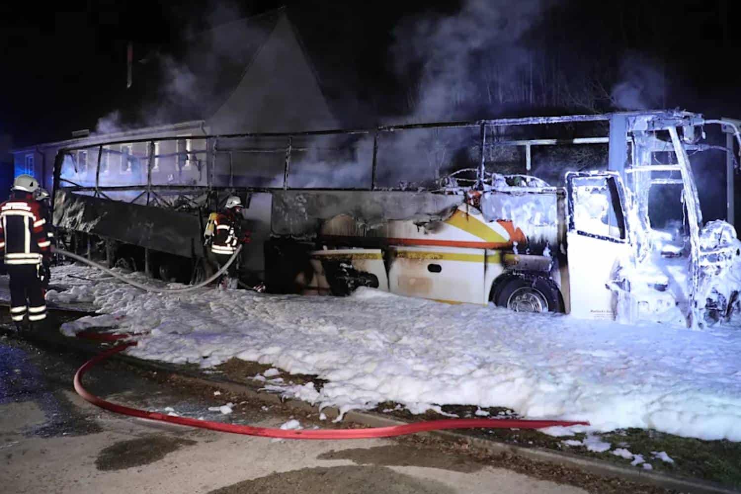 Fan club bus on fire: Shock for Bayern fans after BVB game - FCBinside ...