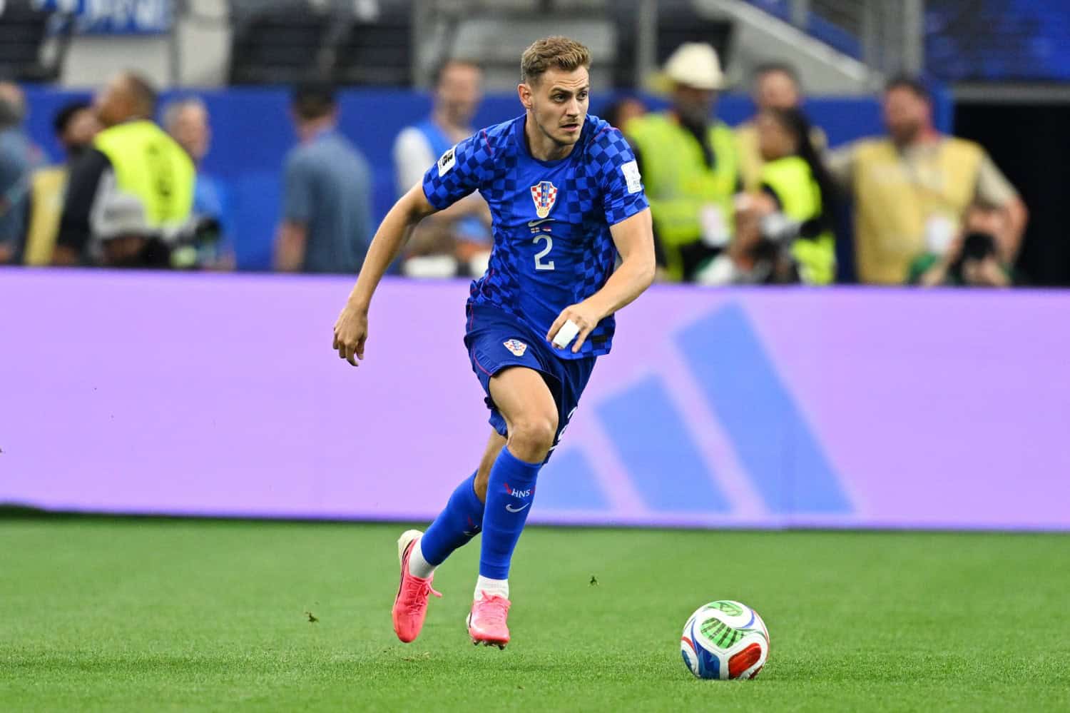 Surprise World Cup leader! Bayern star Stanisic leaves Brown and Co. in ...